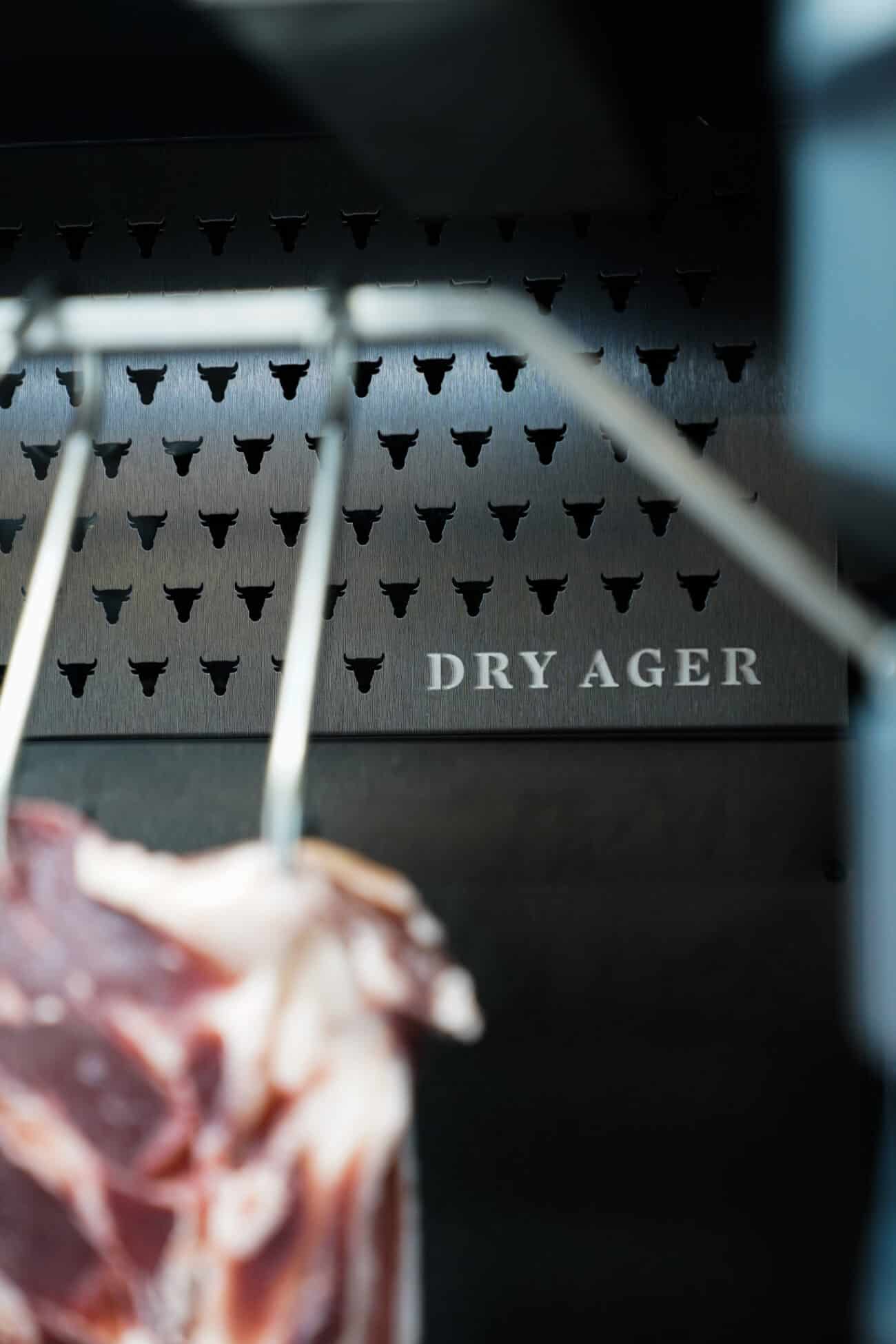 DRY AGER DX1000 Premium with SmartAging® - Viking Food Solutions